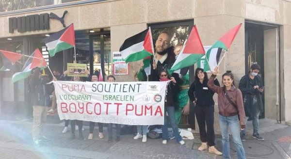 Succès pour la troisième action à Paris contre PUMA en solidarité avec ...