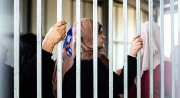 En direct de la prison pour femmes de Damon - Association France ...